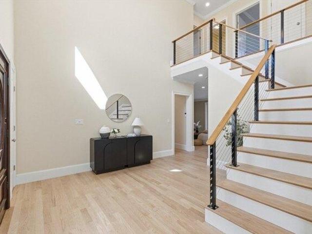 house with 5 bedroom, Newton MA ES103033701