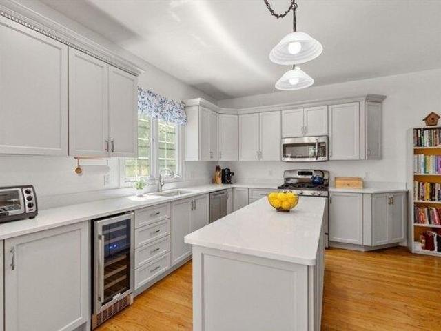 house with 5 bedroom, Newton MA ES103072174