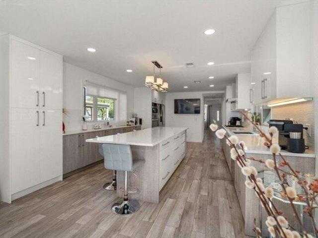house with 5 bedroom, Newton MA ES103248288