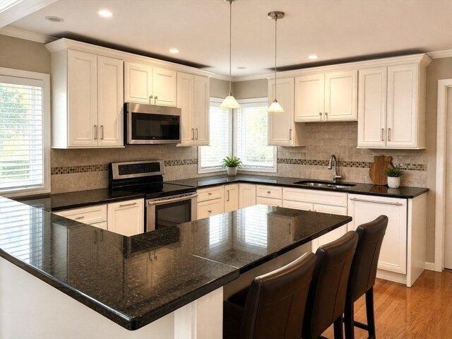 house with 5 bedroom, Newton MA ES104850728
