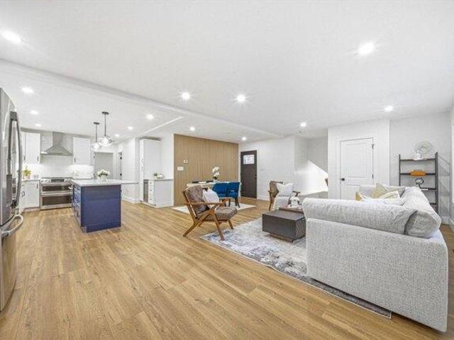 house with 5 bedroom, Newton MA ES104851325