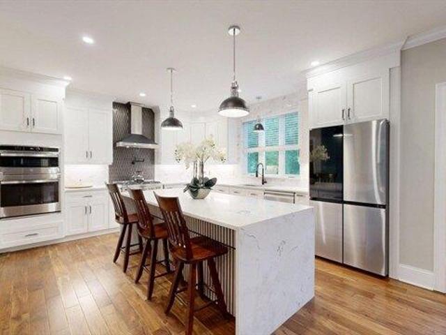 house with 5 bedroom, Newton MA ES104870271
