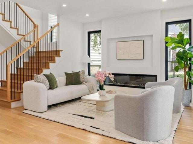 house with 5 bedroom, Newton MA ES105400596