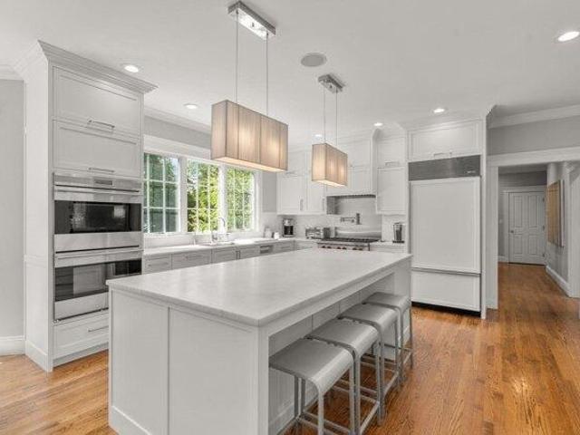 house with 5 bedroom, Newton MA ES105494109