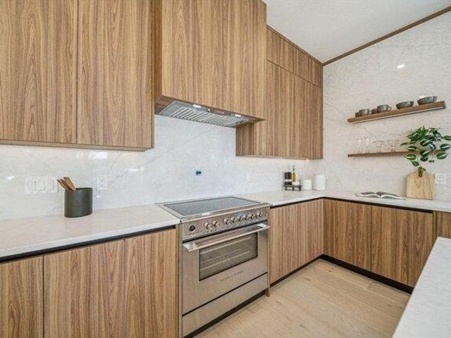 house with 5 bedroom, Newton MA ES105059166