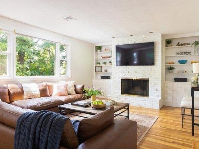 house with 5 bedroom, Newton MA ES105059173