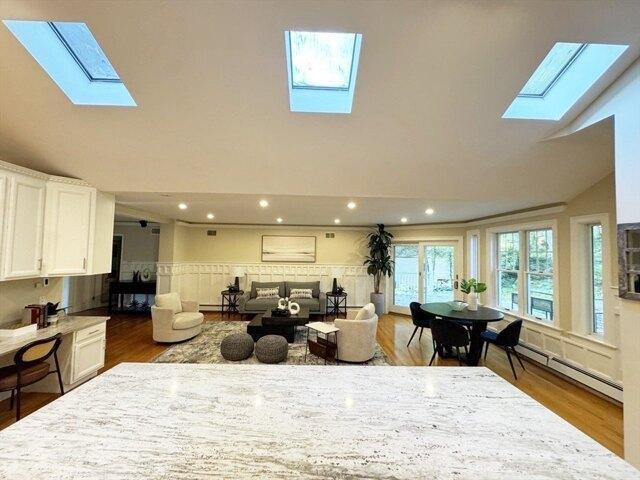 house with 5 bedroom, Newton MA ES105095867
