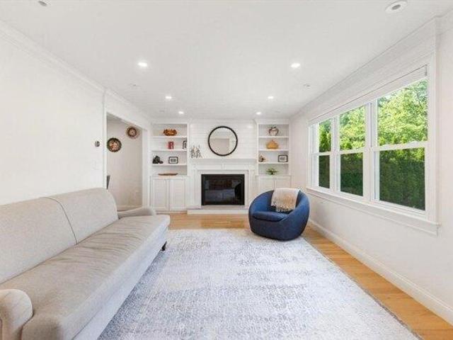 house with 5 bedroom, Newton MA ES105157010