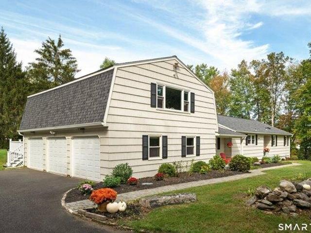 house with 5 bedroom, Newtown CT DLS102154125