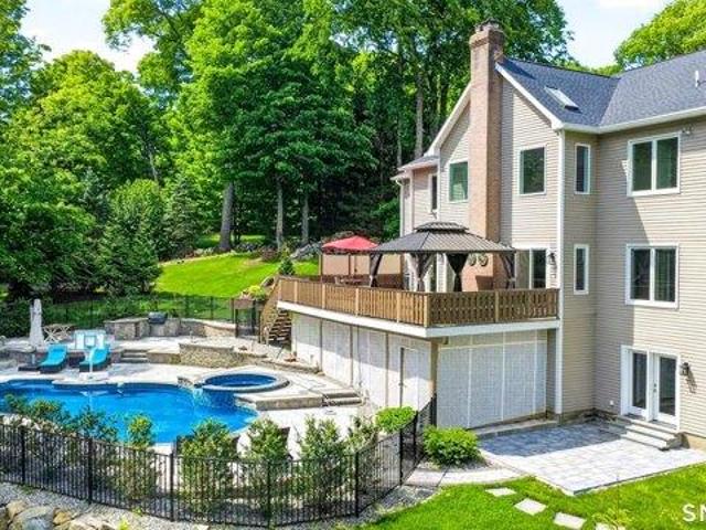 house with 5 bedroom, Newtown CT ES104235696