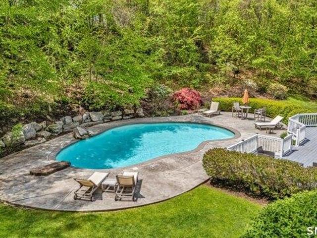 house with 5 bedroom, Newtown CT ES104947262