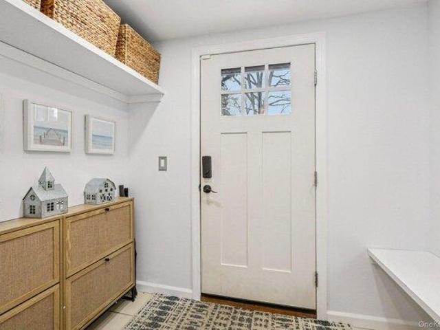 house with 5 bedroom, New City NY ES104908077