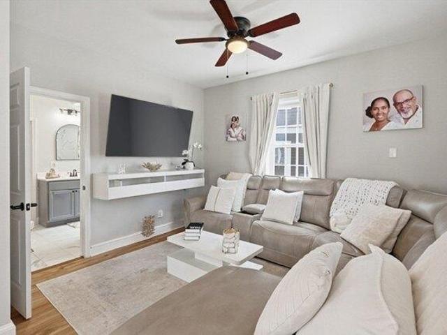 house with 5 bedroom, New Bedford MA ES103100591