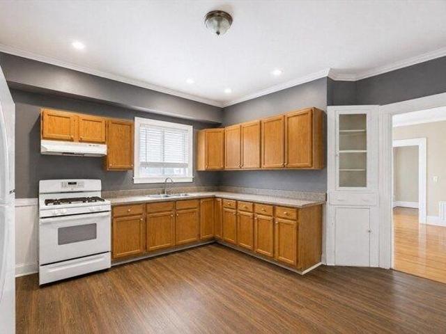 house with 5 bedroom, New Bedford MA ES105093443