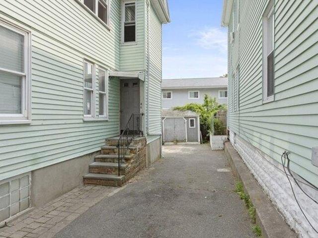house with 5 bedroom, New Bedford MA ES105094539