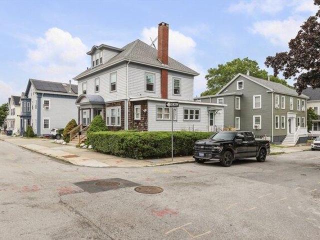 house with 5 bedroom, New Bedford MA ES105096440