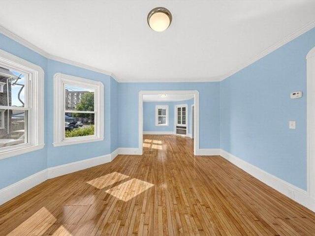 house with 5 bedroom, New Bedford MA ES105105658
