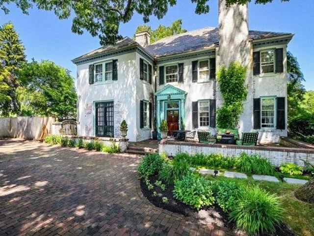 house with 5 bedroom, New Bedford MA ES105115394