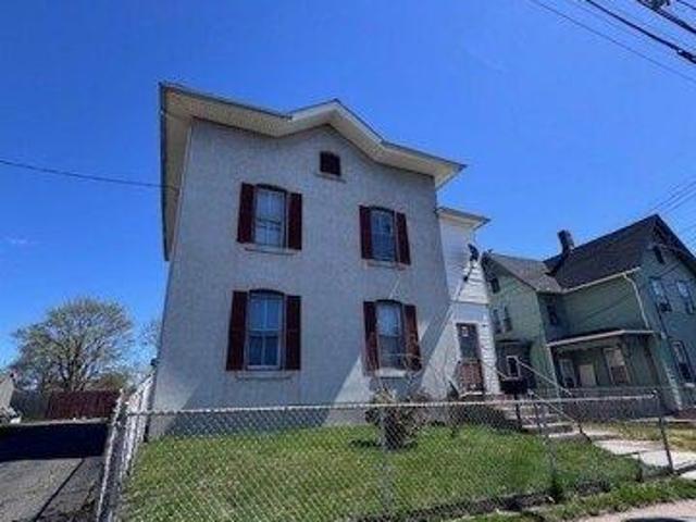 house with 5 bedroom, New Britain CT ES104481101