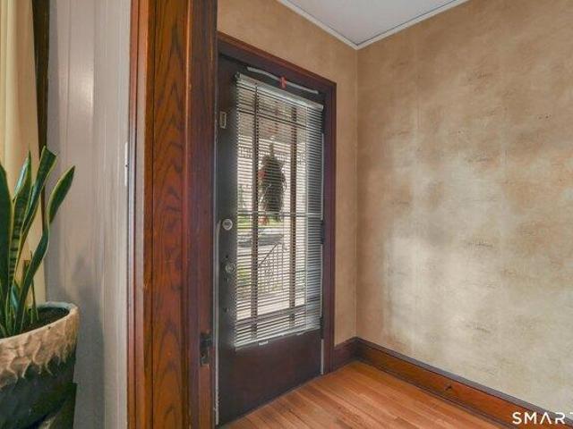 house with 5 bedroom, New Britain CT ES104570566