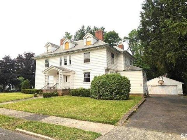 house with 5 bedroom, New Britain CT ES104719314