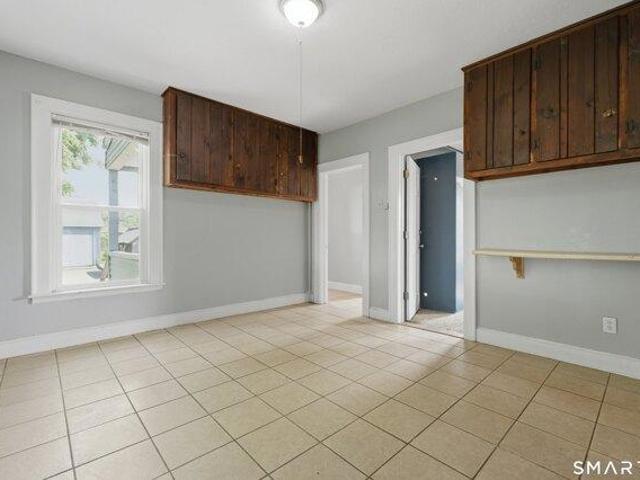 house with 5 bedroom, New Britain CT ES105126067