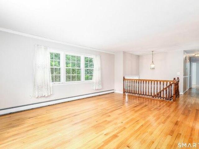 house with 5 bedroom, New Fairfield CT ES104569558