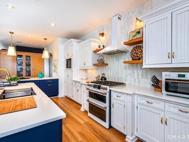 house with 5 bedroom, New Fairfield CT ES105127834