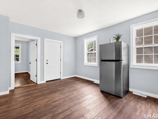 house with 5 bedroom, New Haven CT ES105256151