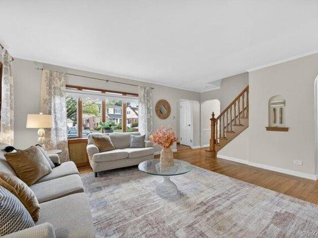house with 5 bedroom, New Hyde Park NY DLS101747483