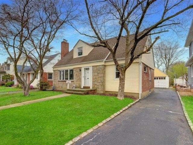 house with 5 bedroom, New Hyde Park NY DLS101782116