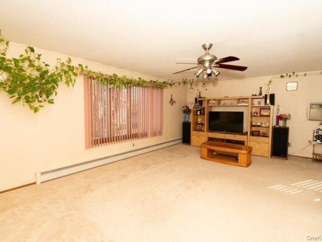 house with 5 bedroom, New Hyde Park NY DLS101799624