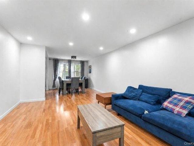 house with 5 bedroom, New Hyde Park NY ES104906304