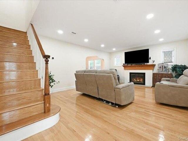 house with 5 bedroom, New Hyde Park NY ES105207091