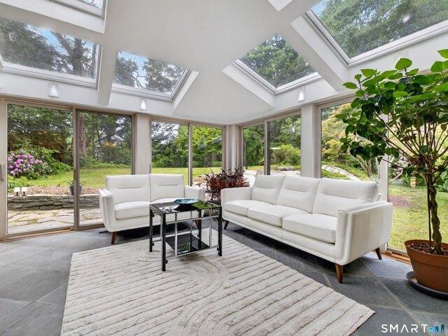 house with 5 bedroom, New London CT ES105175918