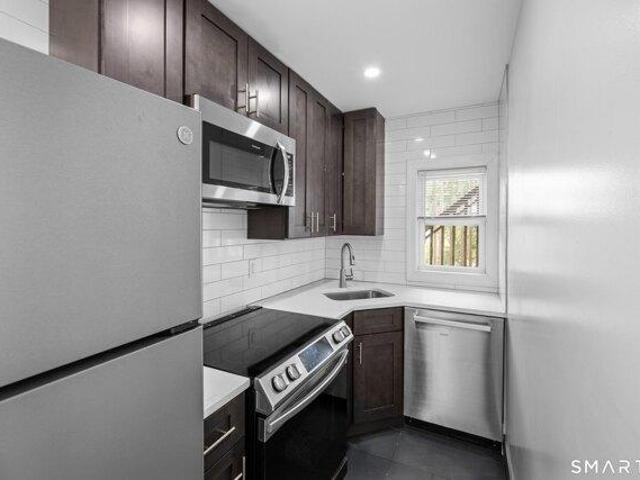 house with 5 bedroom, New London CT ES105232863
