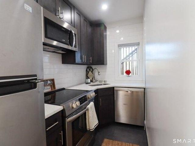 house with 5 bedroom, New London CT ES103437420