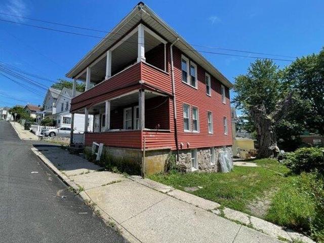 house with 5 bedroom, New London CT ES103927635