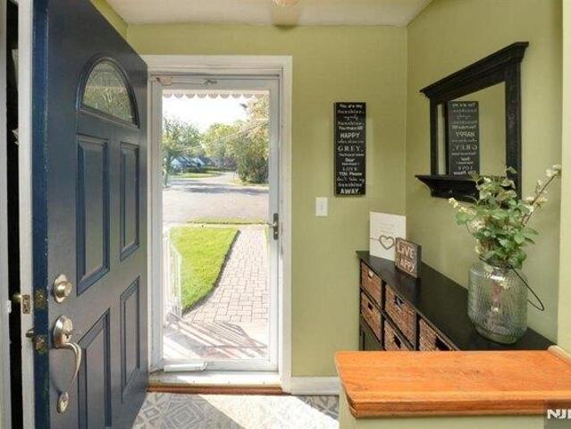 house with 5 bedroom, New Milford NJ DS102585114