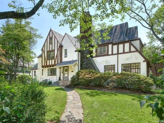 house with 5 bedroom, New Rochelle NY DS102280548