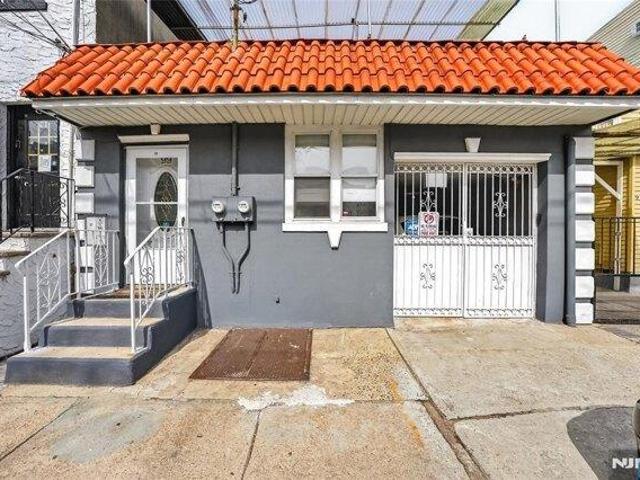 house with 5 bedroom, Newark NJ ES102824949