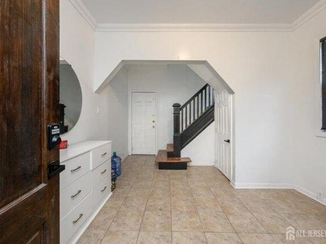 house with 5 bedroom, Newark NJ ES103189575