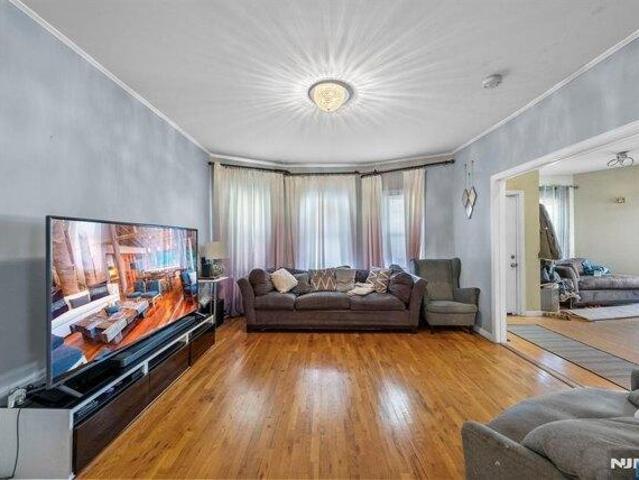 house with 5 bedroom, Newark NJ ES104831024