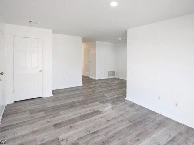 house with 5 bedroom, Newark NJ ES104233202