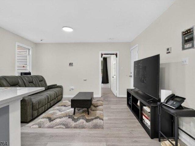 house with 5 bedroom, Newark NJ ES105158351