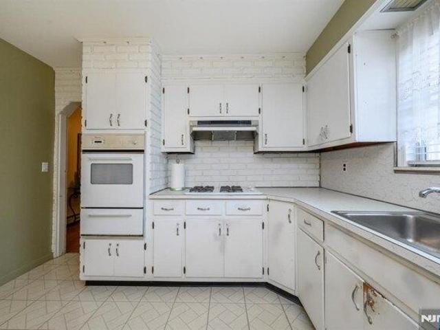 house with 5 bedroom, Newark NJ ES105175189