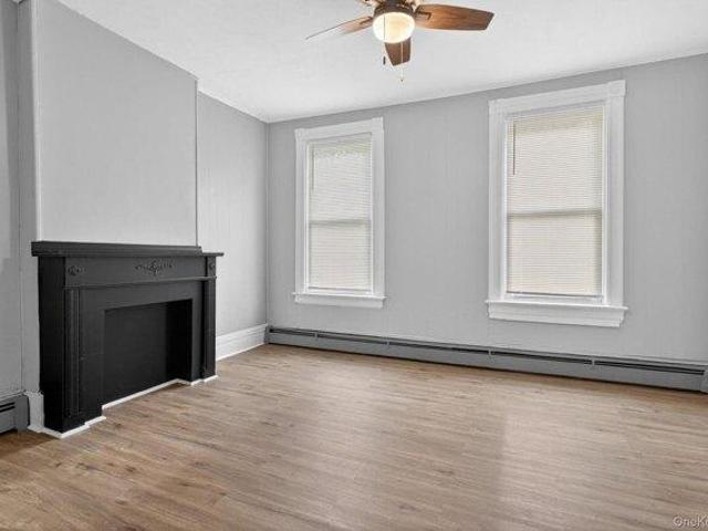 house with 5 bedroom, Newburgh NY ES103601360