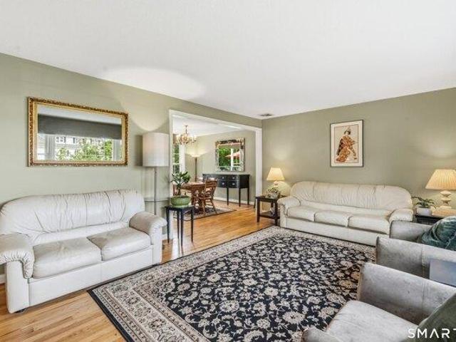 house with 5 bedroom, Newington CT ES103665093