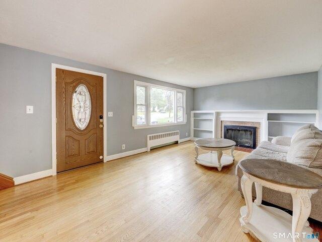 house with 5 bedroom, Newington CT ES104831777