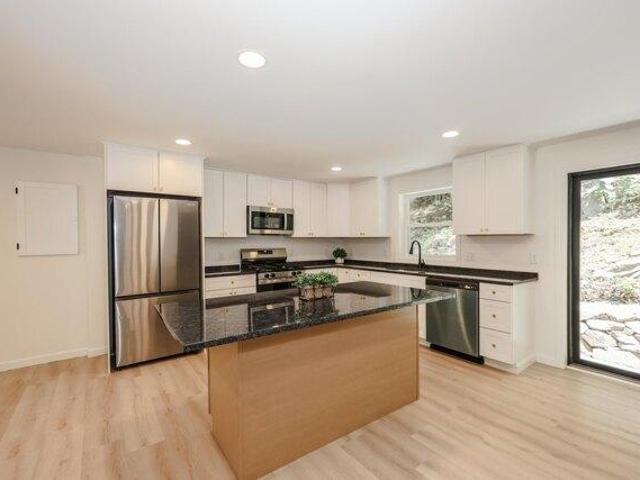 house with 5 bedroom, Newmarket NH ES103889209